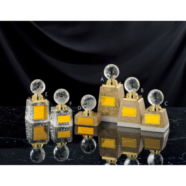 《営業日13時までのご注文で通常翌営業日出荷》クリスタルトロフィー【NB-527_Fサイズ】高さ：11.5cm [S38G]〈L〉