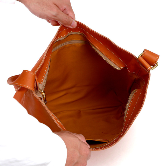 ファシルショルダー』(全4色)軽量ソフトヌメ/A4サイズ対応 シンプル