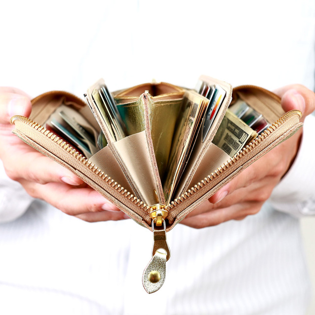 トラント』(全2色)ルーチェ/30枚のカードを綺麗に整列 「縦」に並べて