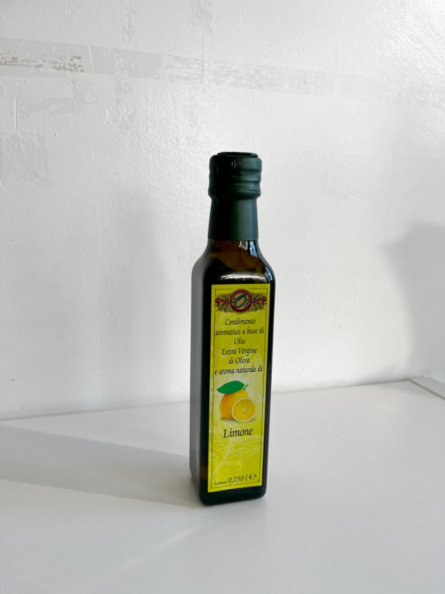 レモン入り EXV. オリーブオイル ジュリエッタ 250ml ベローナ・イタリア産 (Italian Exv Olive oile Lemon GIULIETTA) イタリア食材屋 アレス ...
