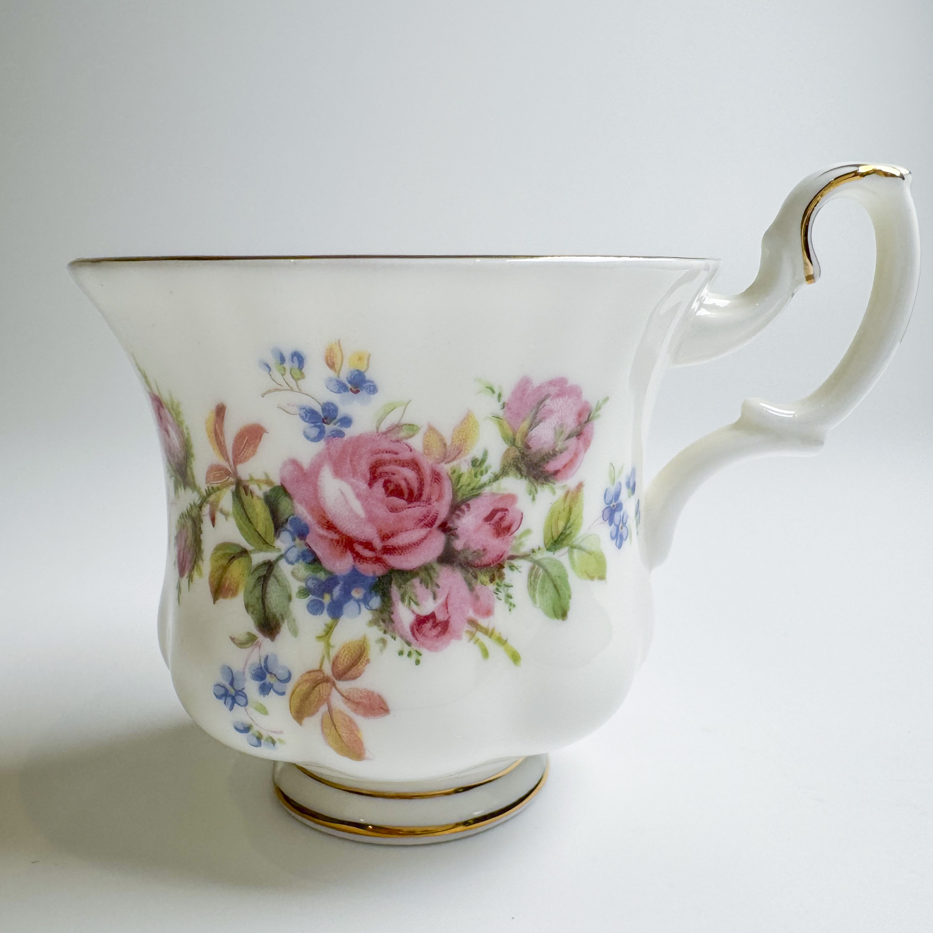 イギリス 1940年代 磁器 Royal Albert ロイヤル アルバート ティーカップ&ソーサー EC-07885