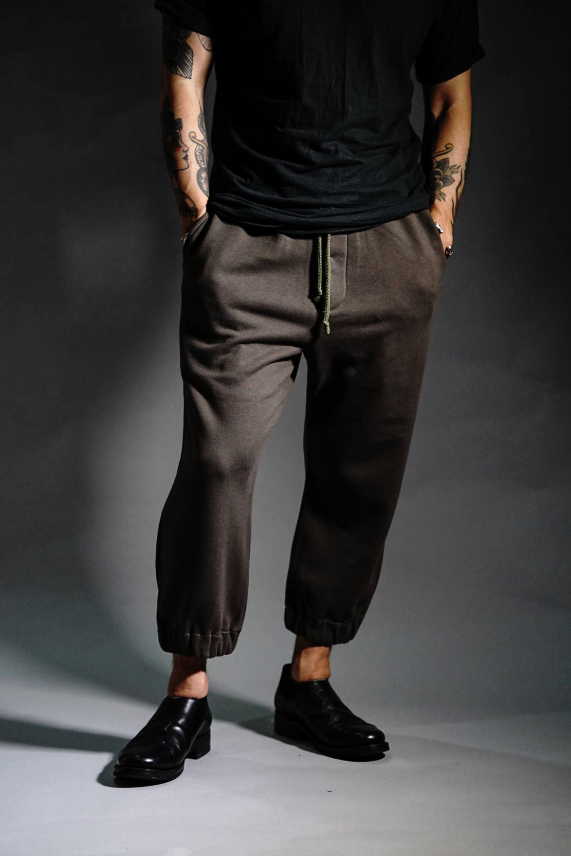 Django Atour da sweat easy pants / olive B.S.W. market place