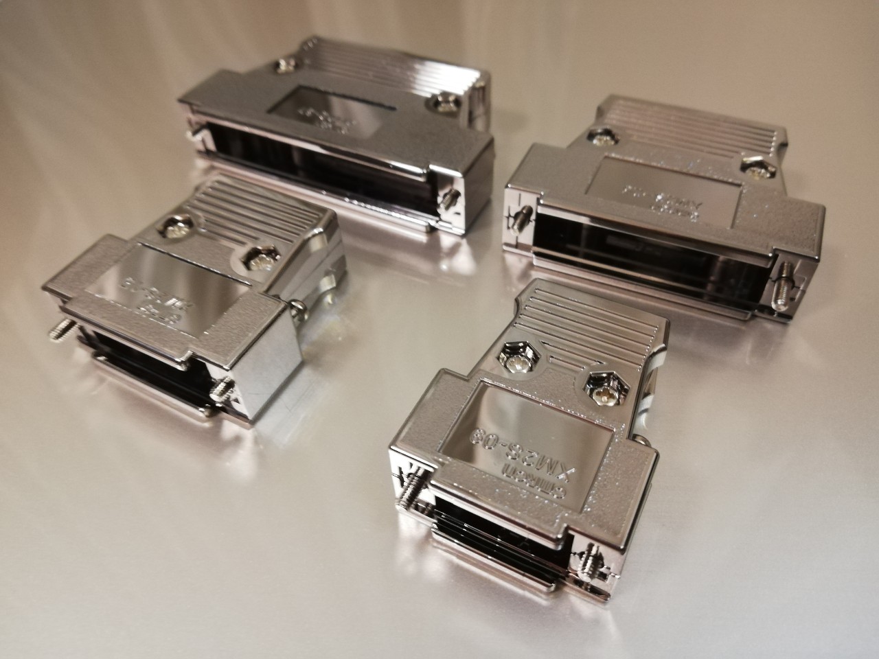 ケーブルダイレクト㈱では、XM2S オムロン社製 D-SUBコネクタフード 取り扱いあります ミリねじM2.6 インチねじ＃4-40 XM2S-0911 XM2S-0913 XM2S-1511 ...