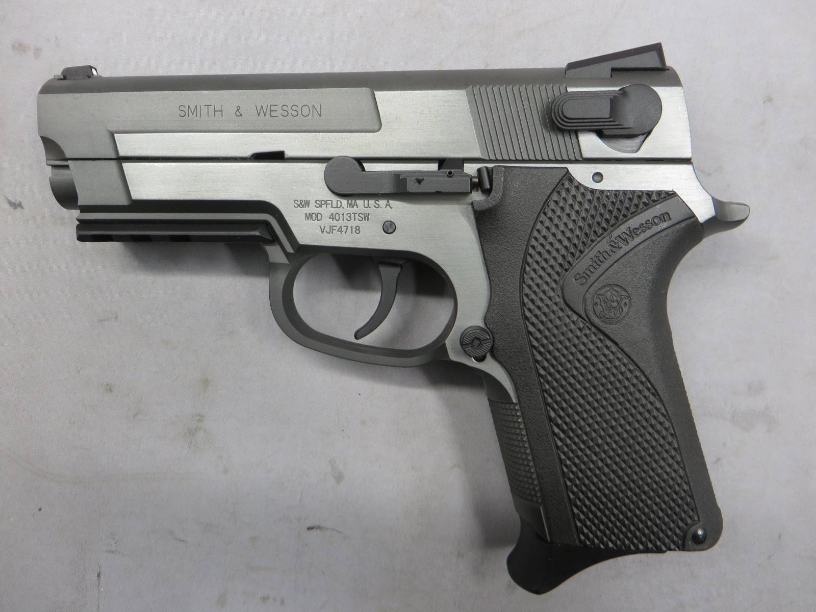 【ウエスタンアームズ】S&W M4013 TSW カーボンブラック HW