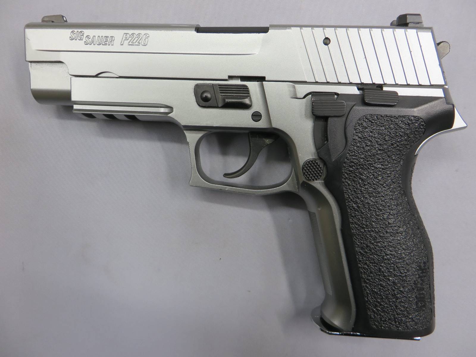 【東京マルイ】SIG SAUER P226 E2 ステンレスモデル