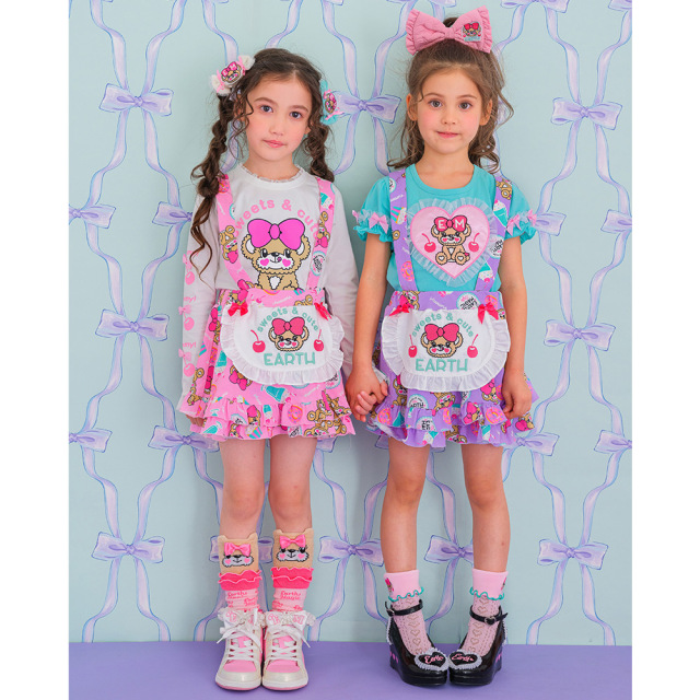 アースマジック EARTHMAGIC Cafe総柄エプロン付きジャンパースカート ペールピンク ラベンダー マフィー ジャンスカ