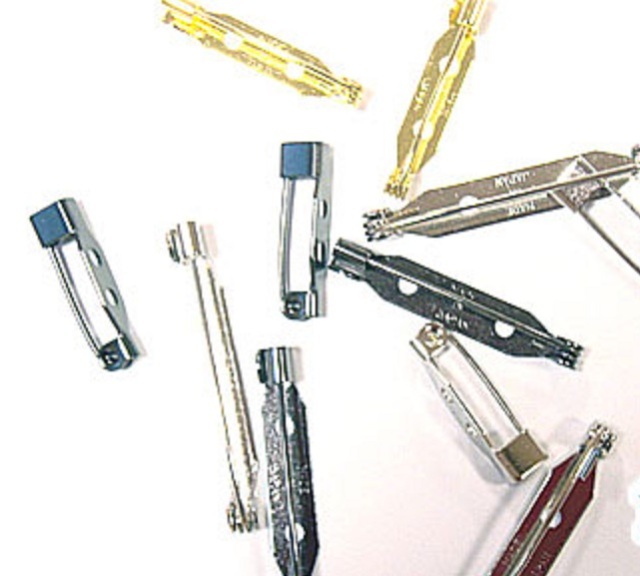 ウラピン 造花ピン 安全ピン式 日本製（ブローチピン コサージュピン）サイズは、15mm 20mm 25mm 30mm 35mm。シルバー ゴールド ブラック アンティークがあります。