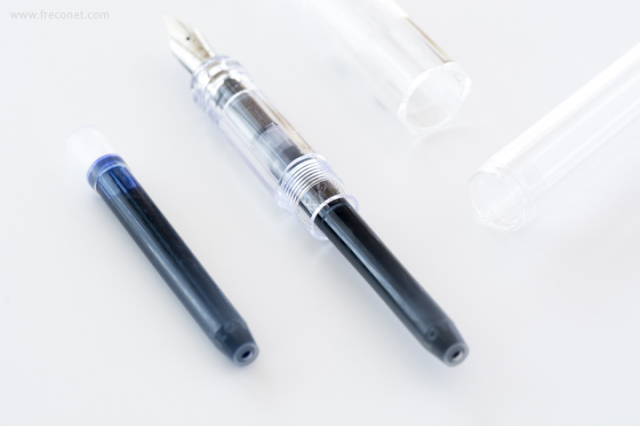 パイロット 万年筆 カクノ透明軸 M 中字（FKA-15R-NCM）【ネコポスOK】