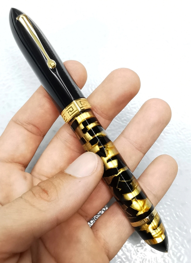 アルマンドシモーニクラブ 限定生産品 トリアンゴロ ブラックルーセンス セルロイド 万年筆 ASC Triangolo Black ...