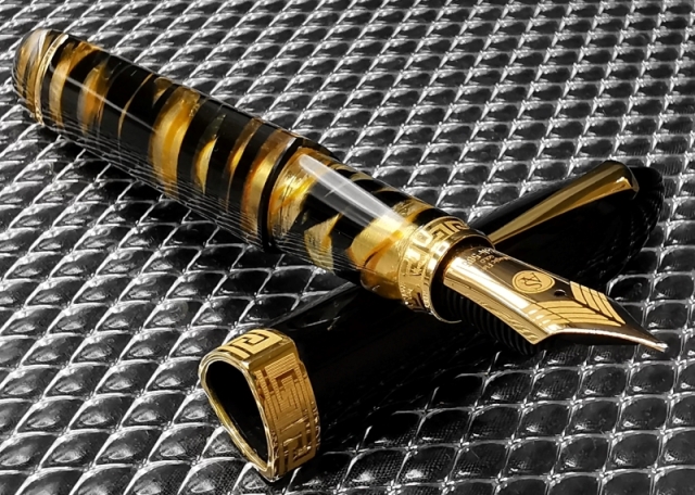 アルマンドシモーニクラブ 限定生産品 トリアンゴロ ブラックルーセンス セルロイド 万年筆 ASC Triangolo Black ...