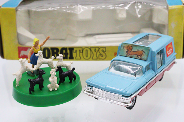 ミニカーショップ ケンボックス CORGI TOYS★511★シボレーインパラ CHIPPERFIELDS PERFORMING ...