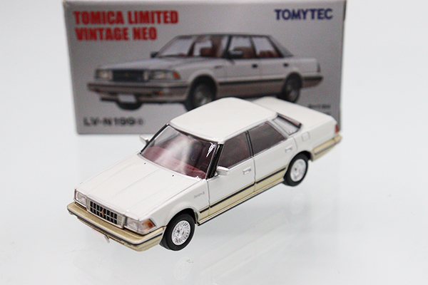 ミニカーショップ ケンボックス トミカリミテッドヴィンテージネオ★LV-N199a★トヨタクラウン ハードトップ 3.0 ロイヤルサルーンG ...