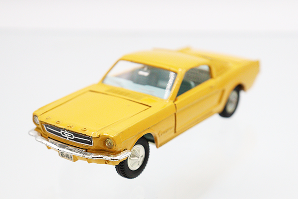 ミニカーショップ ケンボックス DINKY TOYS★161★フォードMUSTANG (黄) ※塗装スレ・塗装浮き・キズ・箱無し・買取品・現状 ...
