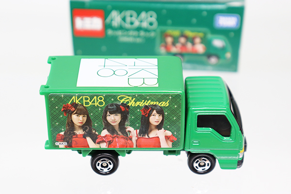 ミニカーショップ ケンボックス トミカ 特注・その他★★いすゞエルフ AKB48ラッピングトラック (緑) ※柏木由紀ほか・箱内側ヨゴレ・買取品・現状渡しMinicar shop KENBOX ...
