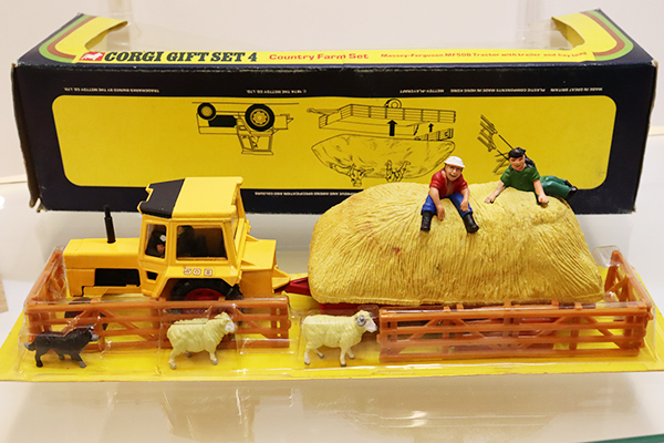 ミニカーショップ ケンボックス 外国モデル★GS4★CORGI GIFT SET4 COUNTRY FARM SET ※コーギー・藁汚れ・箱 ...