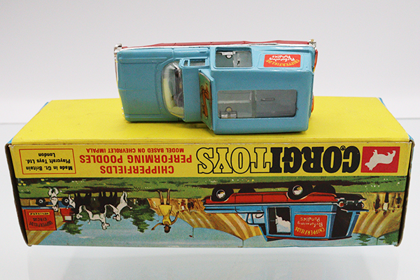 ミニカーショップ ケンボックス CORGI TOYS★511★シボレーインパラ CHIPPERFIELDS PERFORMING ...