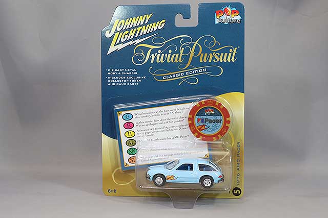 ジョニーライトニング 1/64 トリビアル パスート 1976 AMC ペーサー ライトブルー (ポーカーチップ付)
