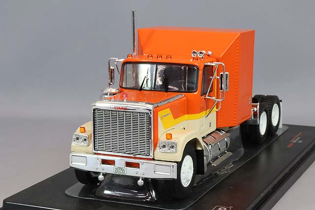 ★予約品★ イクソ 1/43 GMC ジェネラル 1980 ベージュ/オレンジ