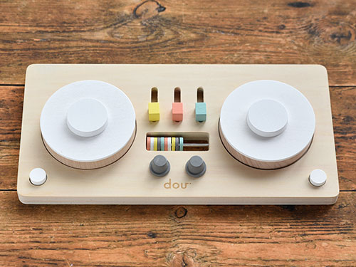 little DJ／dou｜木のおもちゃ KURABOKKO