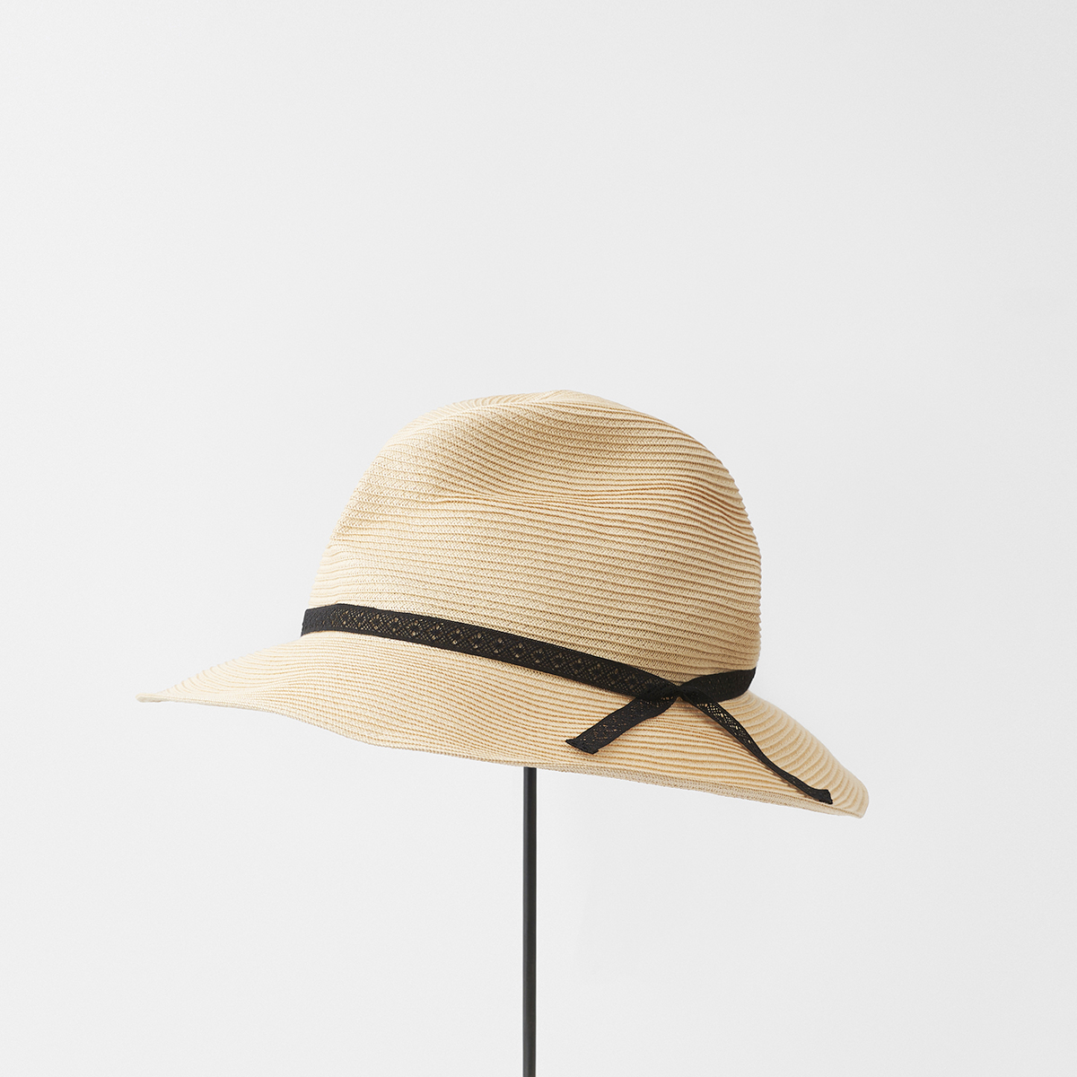 BOXED HAT 7cm brim lace ribbon / light beige base