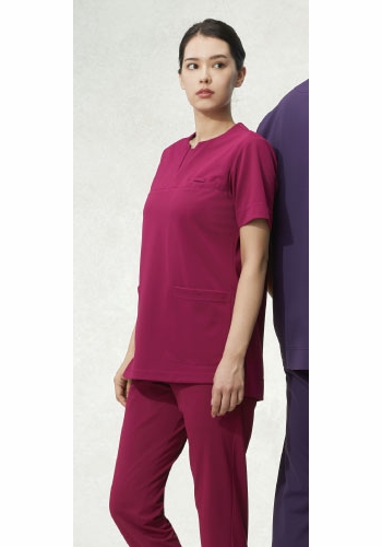 [カゼン] KAZEN 【かつてない動きやすさのスクラブ / 工業洗濯対応】 男女兼用 スクラブ 989-45 （プラム） メディカルウェアジャパン