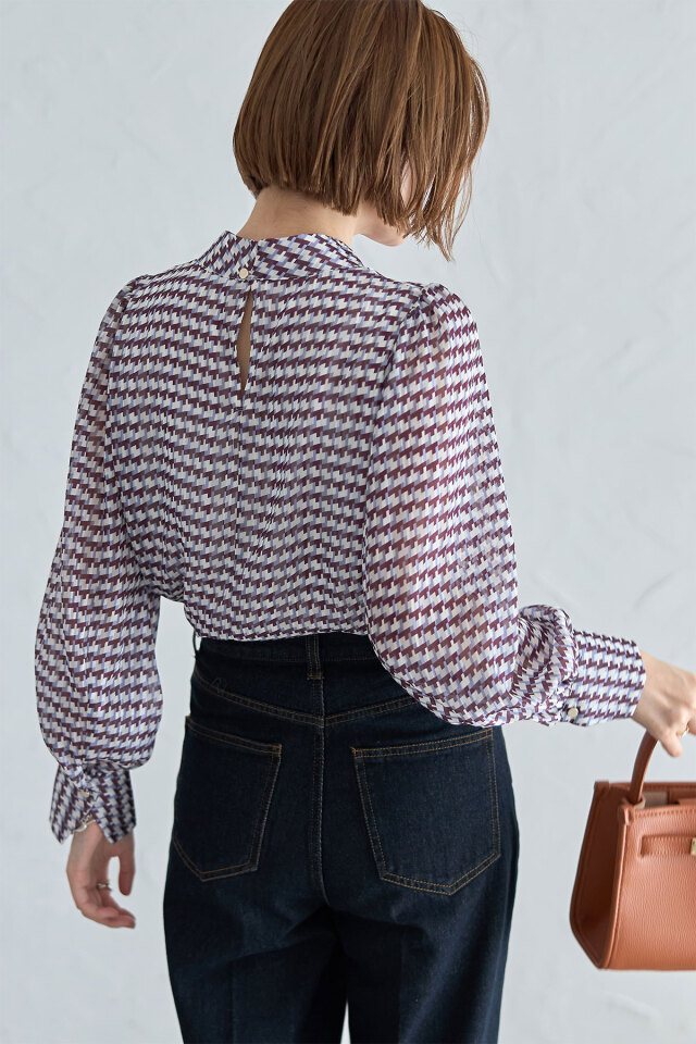 幾何柄2wayボウタイブラウス※一部店舗のみ入荷