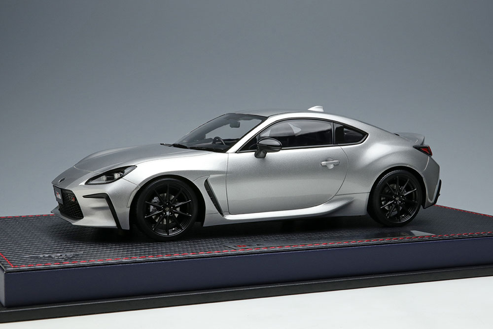 イデア IM075E 1/18 トヨタ GR86 RZ 2021 アイスシルバーメタリック