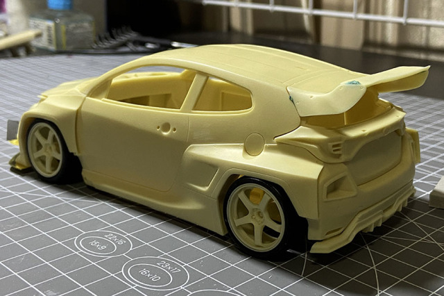 ALPHA Model 1/24キット AM02-0057 ROCKET BUNNY GR Yaris (HKS) ミニカー専門店 ラクーンオート