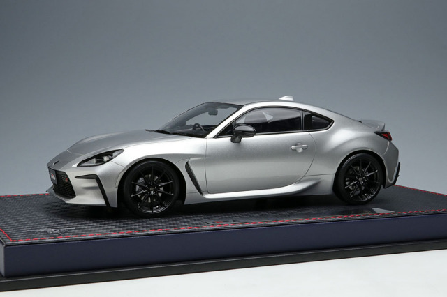 イデア IM075E 1/18 トヨタ GR86 RZ 2021 アイスシルバーメタリック