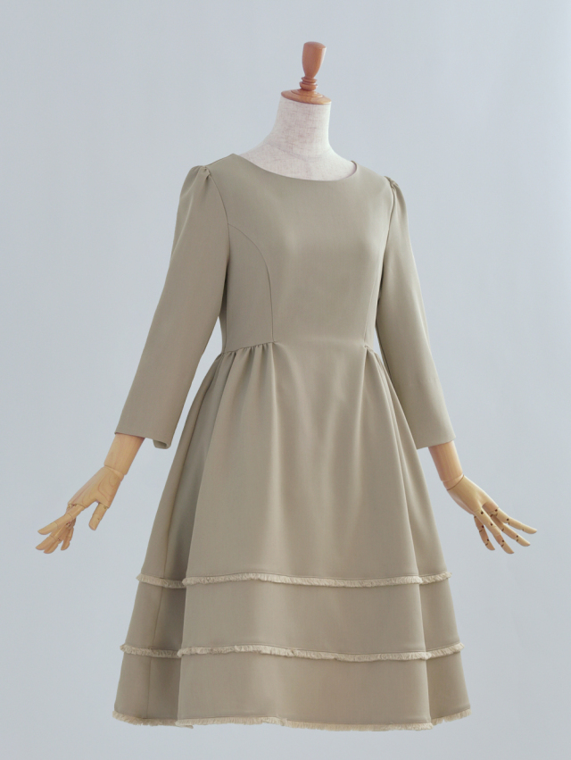 スペシャリテ【フリンジ ワンピース ダイアナ】42-a23 お色展開：ネイビー,ベージュ／ サイズ展開：36(SSサイズ)5号,38(Sサイズ)7号,40(Mサイズ)9号,42(Lサイズ)11 ...