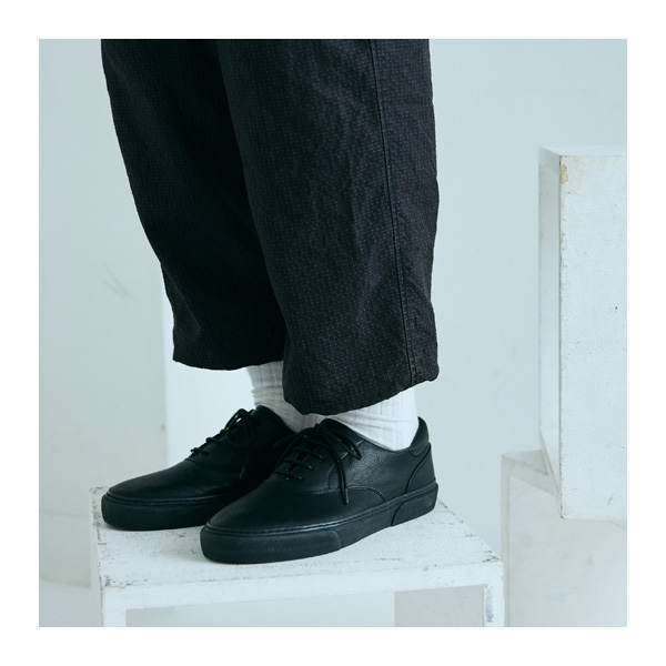 SLACK (スラック) [FLIT] SL2020-003 / 内羽 ヴィーガンレザー(合皮)スニーカー (BLACK/BLACK)