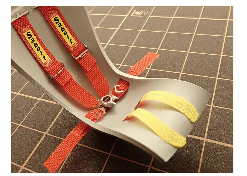 20RH-SAB006 - ニュースクラッチ 1/20 シートベルト レッド Sabelt F1 1999年代後半対応 1シート 20RH ...