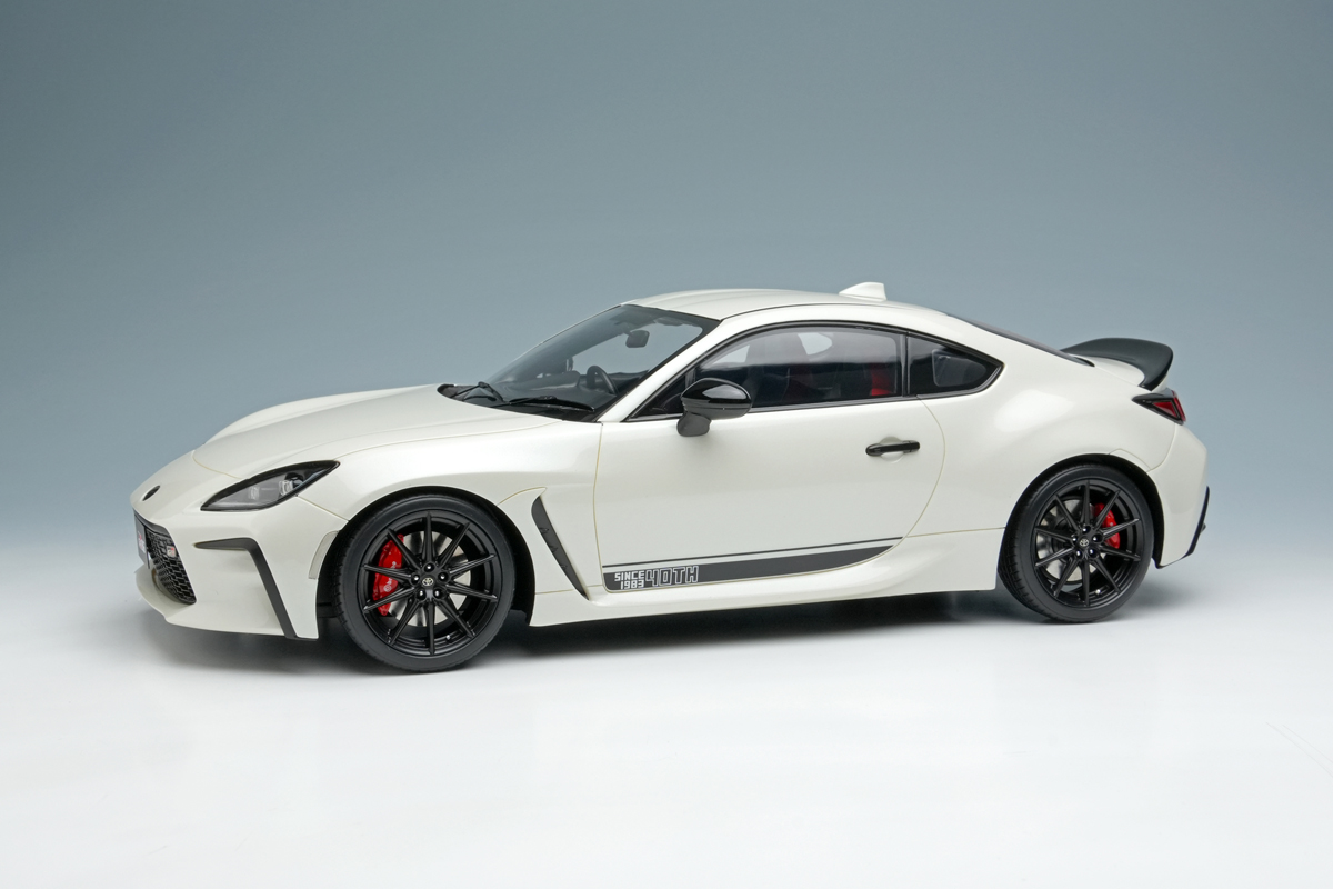 [予約] アイドロン 1/18 トヨタ GR86 40thアニバーサリーリミテッド 2023 クリスタルホワイトパール EML172B