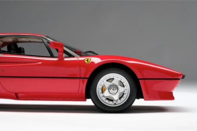 M5900 - アマルガム 1/18 フェラーリ 288 GTO レッド ディスプレイケース付 - ミニカーショップ ロム