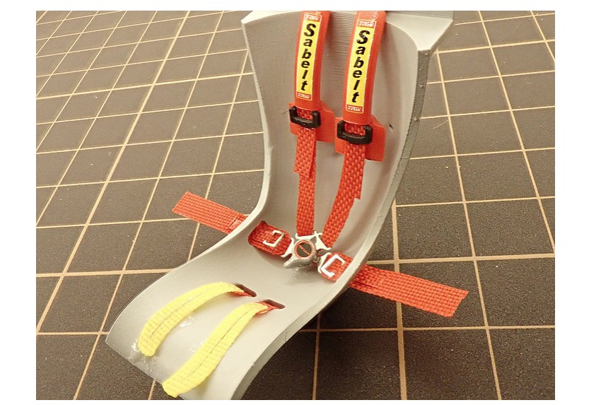 20RH-SAB005 - ニュースクラッチ 1/20 シートベルト レッド Sabelt F1 1980年代後半〜1990年代前半対応 1 ...