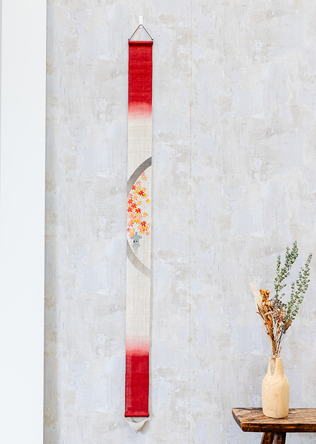 手染め麻細タペ「丸窓に紅葉」 [京都洛柿庵オンラインショップ]