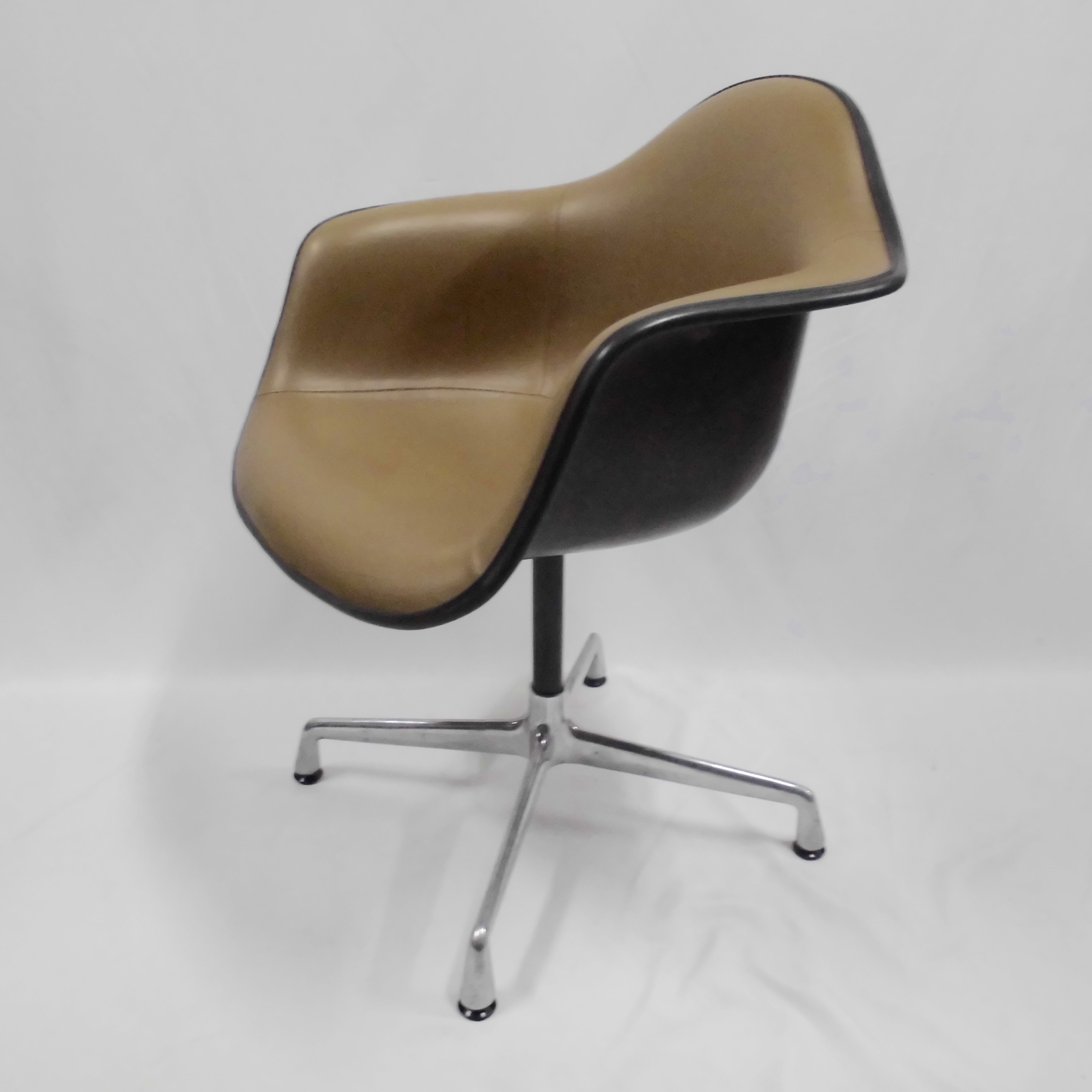 Eames Arm Shell Chair Ocher