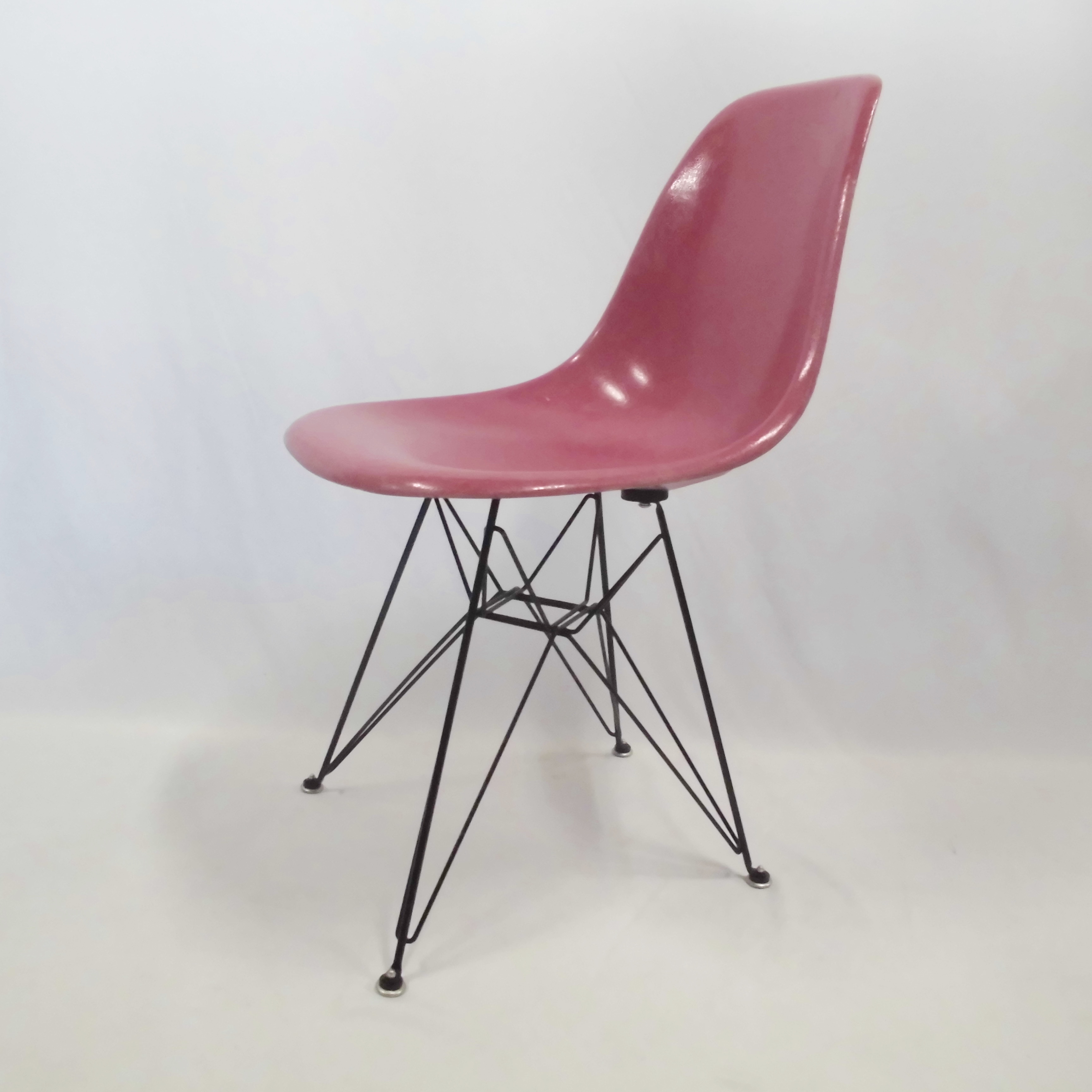 Eames Side Shell Chair Pink