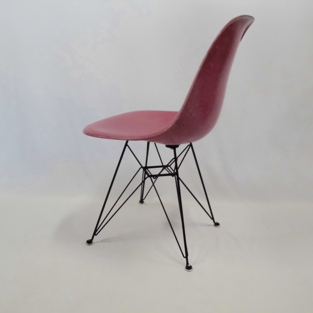 Eames Side Shell Chair Pink