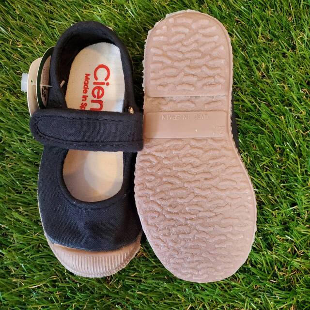 【cienta(シエンタ)】76A99701 日本限定カラー ベルクロワンストラップ後染め/NEGRO キッズ～大人サイズまで