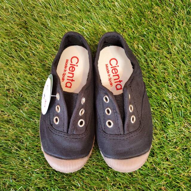 【cienta(シエンタ)】70A99701 日本限定カラー デッキシューズ(紐なし)後染め/NEGROキッズから大人サイズまで