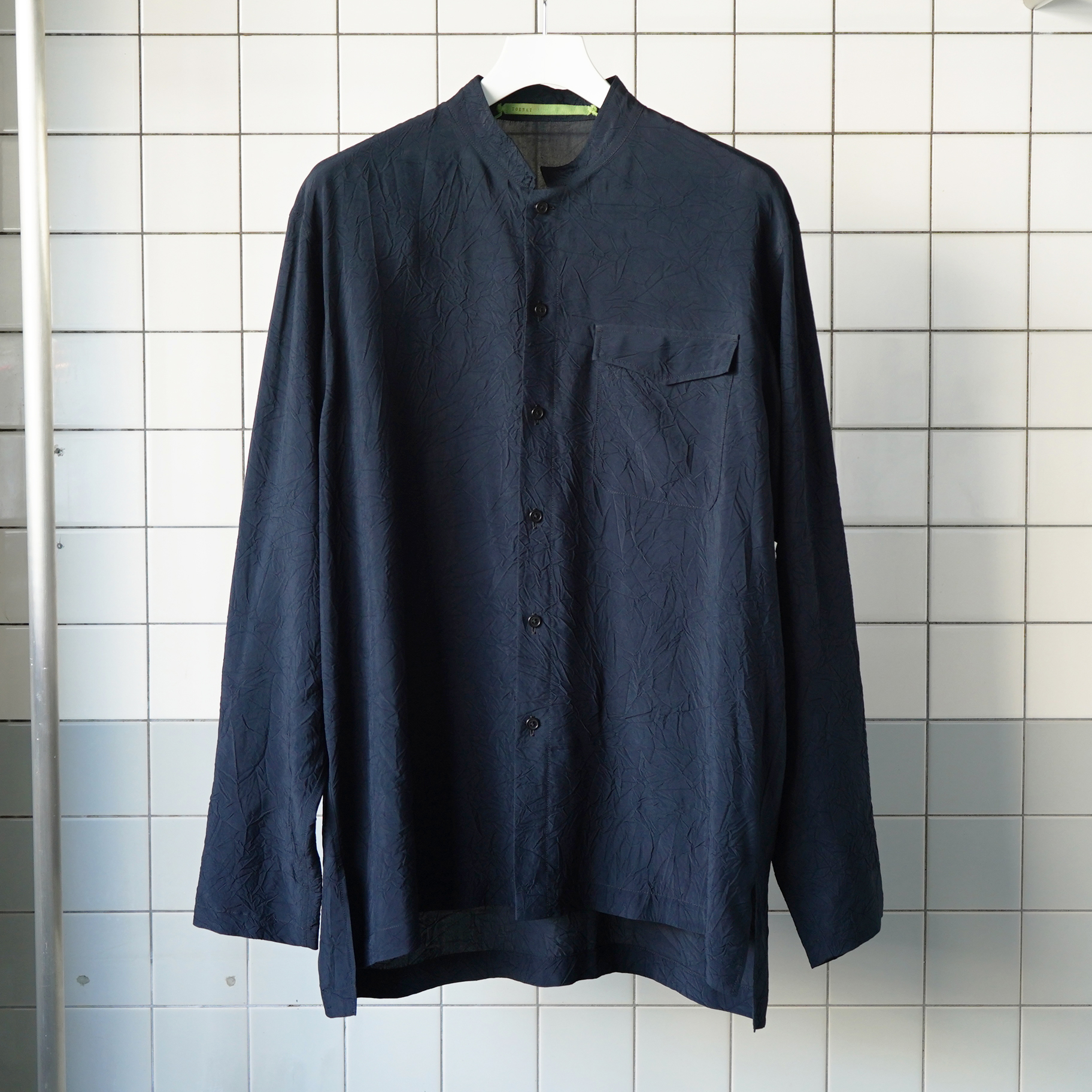 TOHNAI WASHED RAYON COLLARLESS SHIRT BLACK