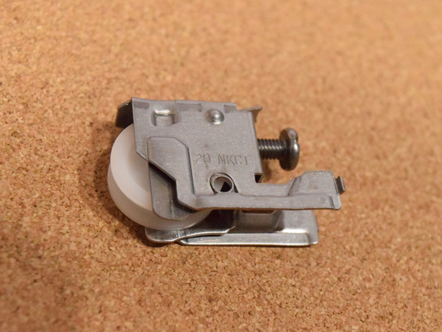 新日軽 テクト2高窓用戸車 A8LC177（SVE75S01) アルミサッシ補修部品の通販専門店 上田パーツショップ