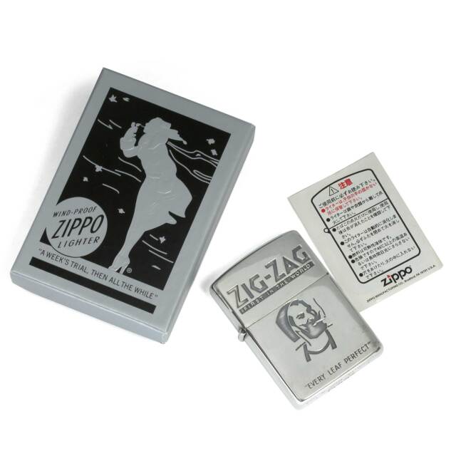 絶版/ヴィンテージ Zippo ジッポー 中古 1994年製造ZIG-ZAG Design タバコ用巻紙メーカー ジクザグ デザイン [A]使用感少なく状態が良い｜Zippo専門店フラミンゴ：本店